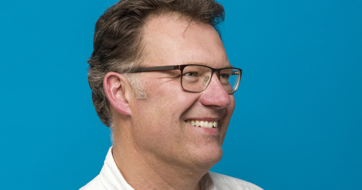 Steve Roberts - People - Charcoalblue