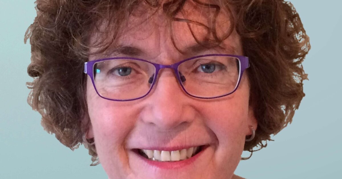 Emma Savage - People - Charcoalblue