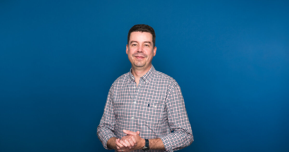 Johan Slabbert - People - Charcoalblue