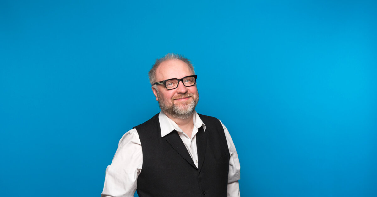 Simon Denman-Ellis - People - Charcoalblue